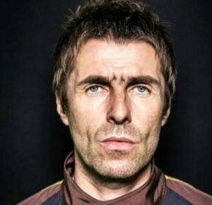 Liam Gallagher Haircuts - List of Hairstyles of English singer and ...