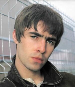 Liam Gallagher Haircuts - List of Hairstyles of English singer and ...