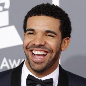 New Drake Haircut and Hairstyles [2023] - Modern Celeb's Hairstyles